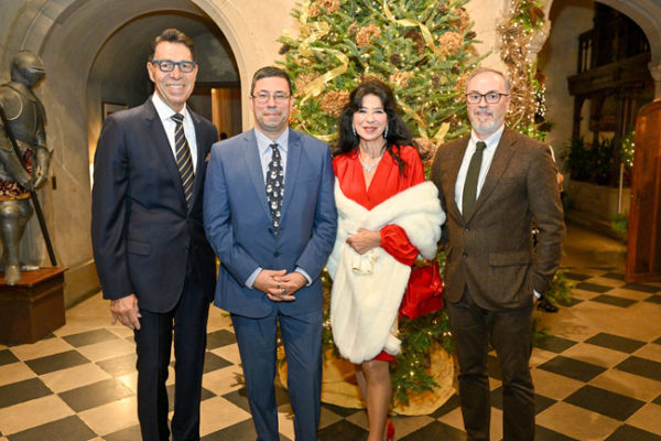 Planting Fields Foundation's annual Deck the Halls benefit at Coe Hall ...