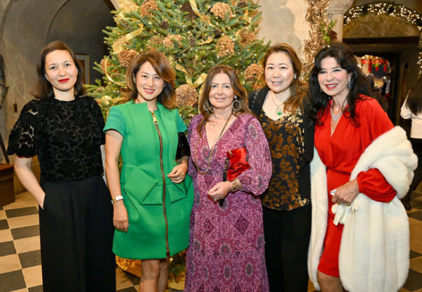 Planting Fields Foundation's annual Deck the Halls benefit at Coe Hall ...