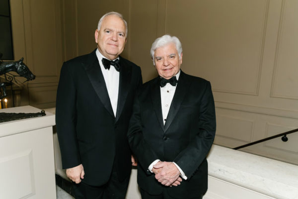 A standing room only concert and black-tie dinner to benefit the Vienna ...