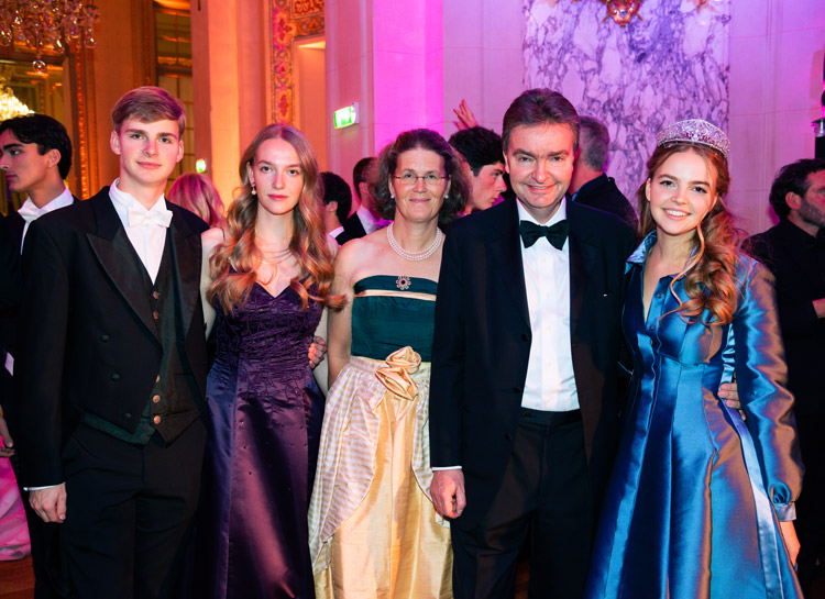 Le Bal des Débutantes in Paris » A modern approach to “Society” | New ...